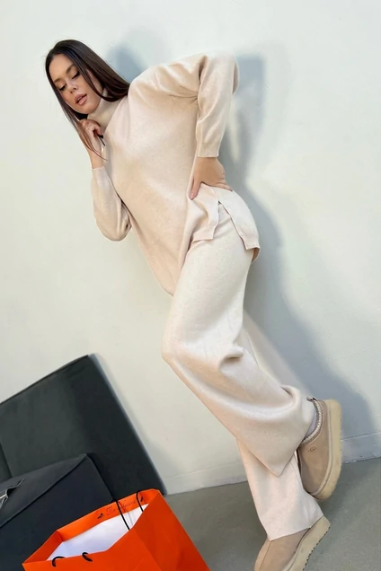 Костюм брючный 004 молочный USOVA купить в интернет магазине Велесмода